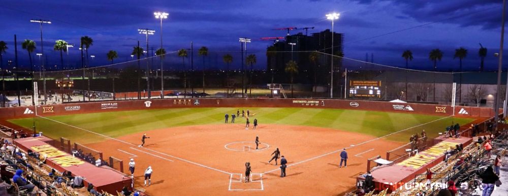 What Is the Ideal Lux & Fc Levels for Softball Fields? – LightUpMyField